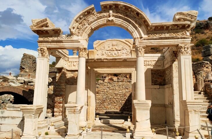 Efes Antik Kenti Rehberi: Tarih, Yapılar, Ziyaret Bilgileri