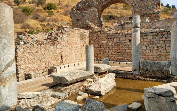 Efes Antik Kenti Rehberi: Tarih, Yapılar, Ziyaret Bilgileri
