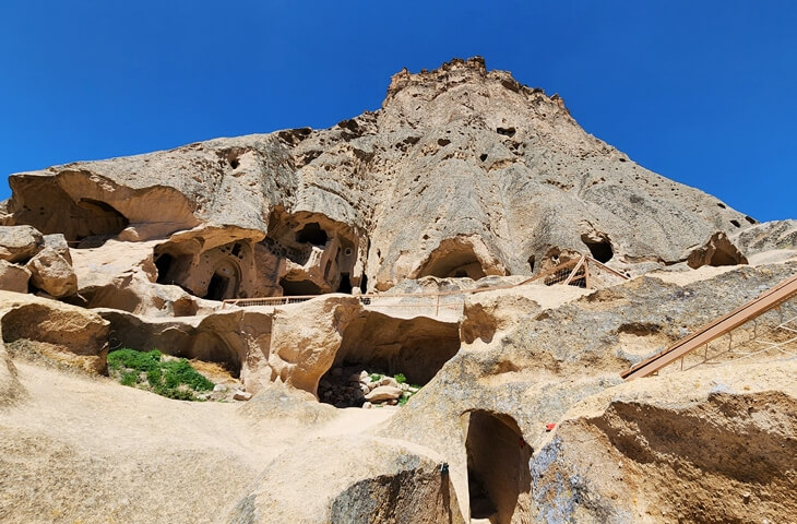 Selime Katedrali: Kapadokya’nın En Büyük Kayaya Oyma Manastırı